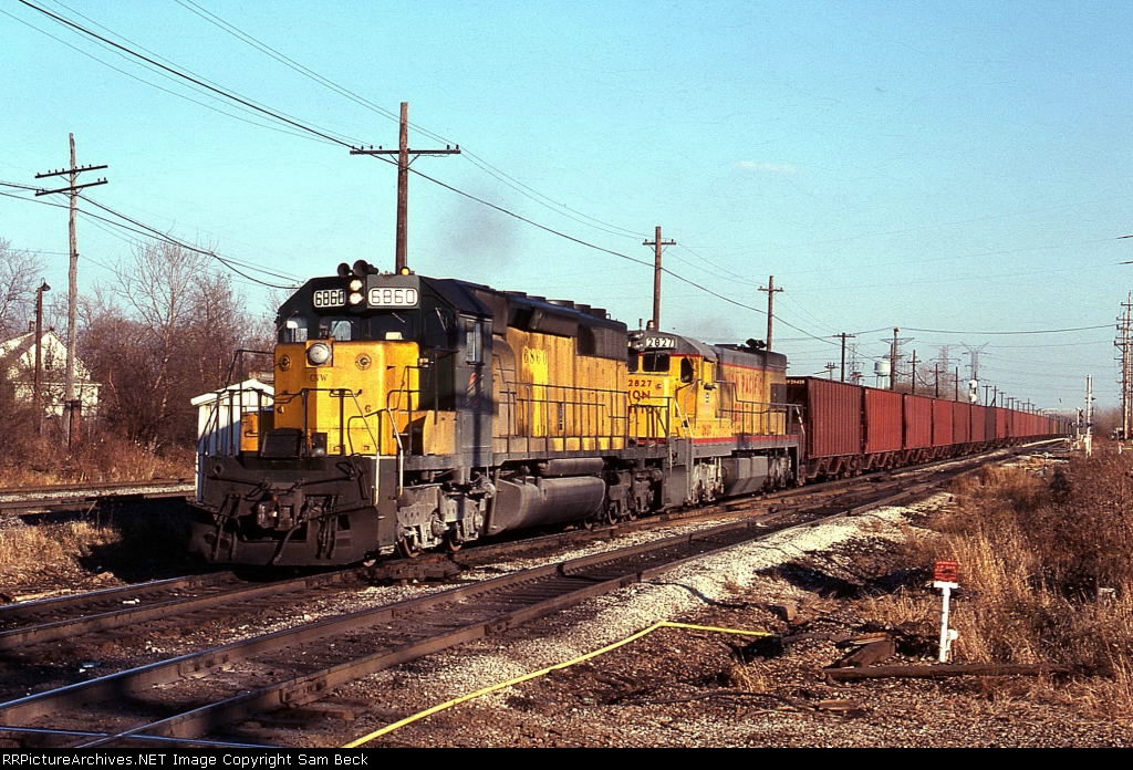 CNW 6860 and UP 2827 Westbound on the Harbor